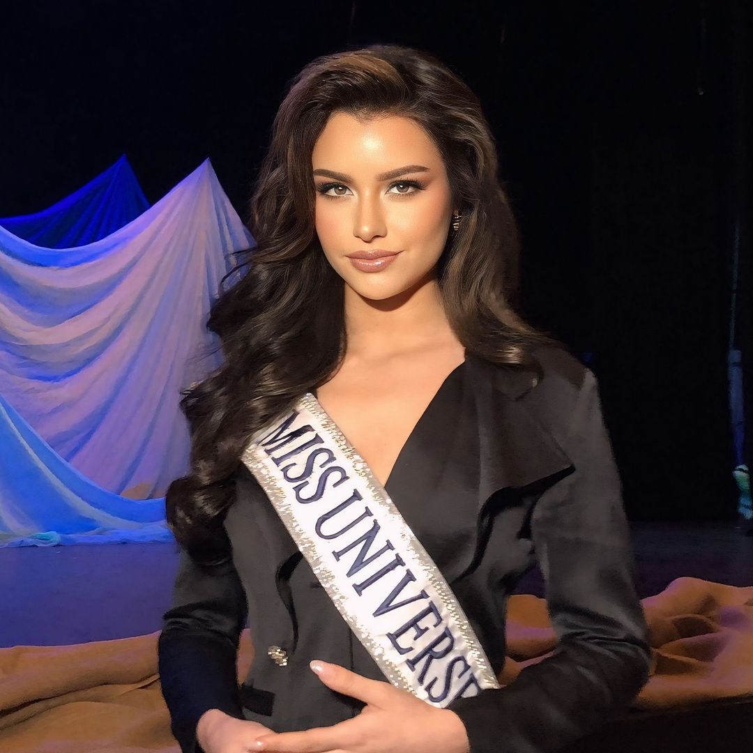 Últimas salidas de Emilia Dides, Miss Chile estrenando su nuevo look ...