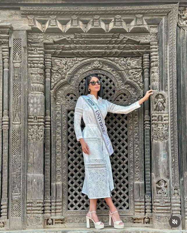 MISS UNIVERSO VISITANDO LOS HERMOSOS TEMPLOS DE NEPAL Y CONOCIENDO MAS ...