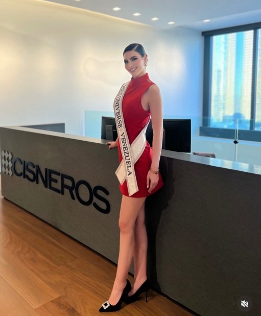 LA ELFA VENEZOLANA////Stephanie Abasali en nuevo día viéndose ...